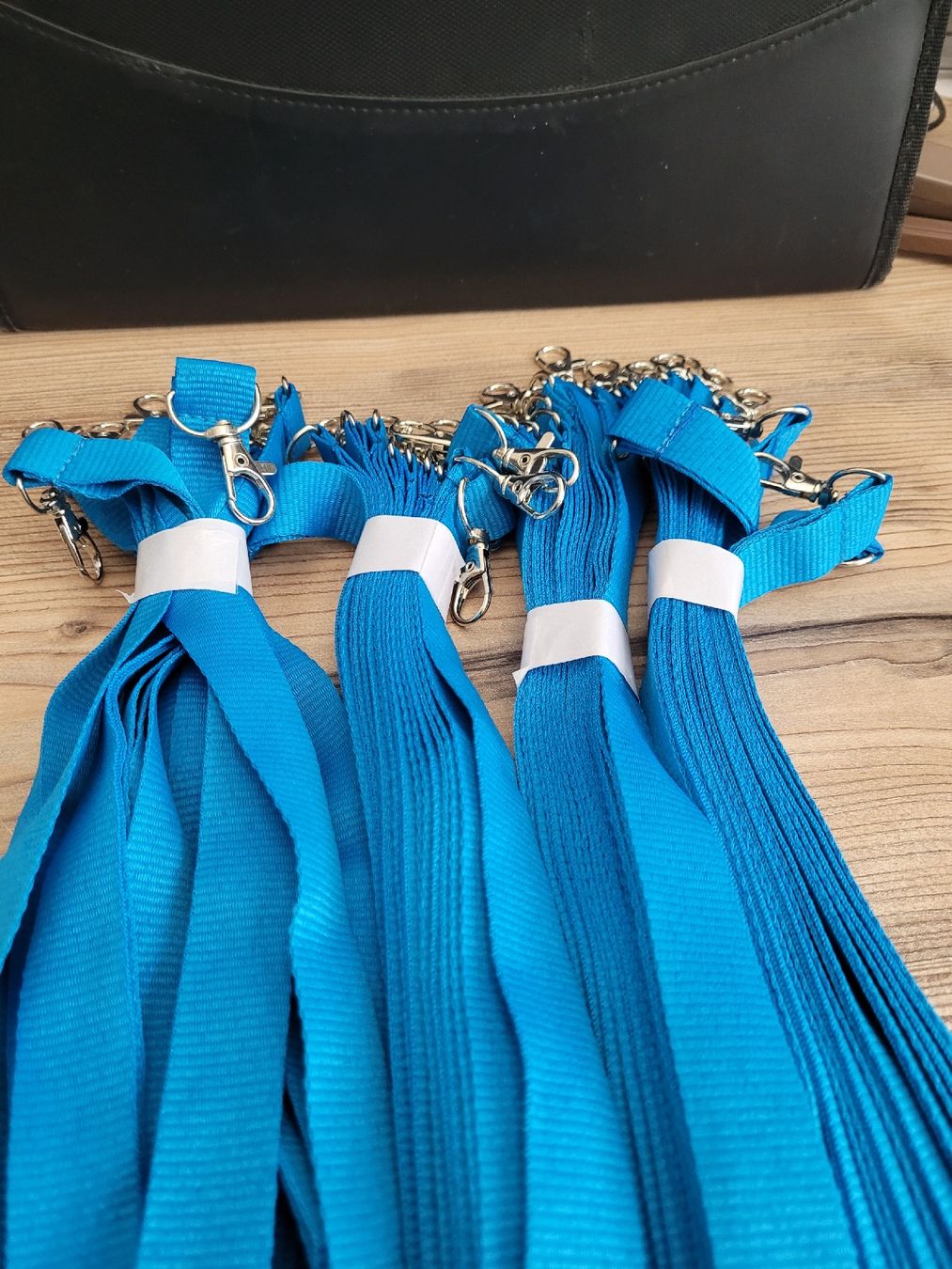 Lacci porta badge colorati nuovi, stock da vendere (Nuovo e nell ...