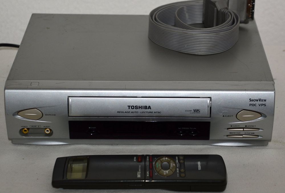 Videorecorder VHS Toshiba V-229F magnétoscope (Gebraucht) in Collonges für CHF 90 – mit ...