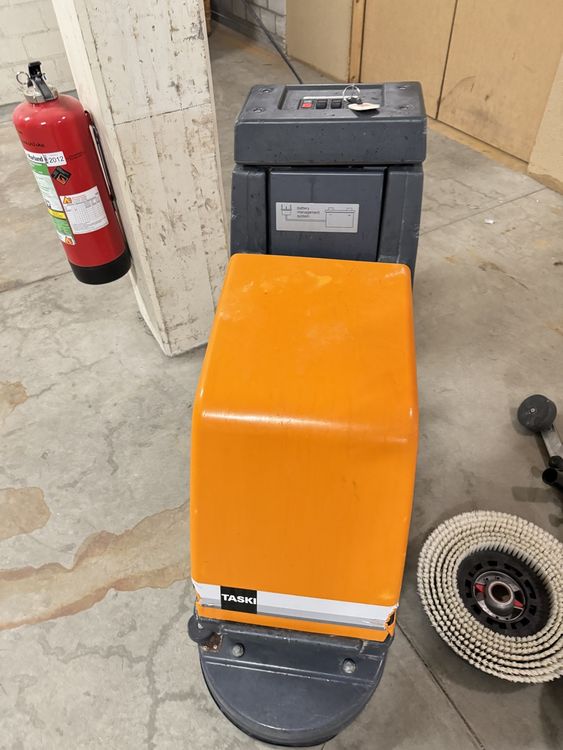 Taski Combimat 600 Scheuersaugmaschine (Defekt) in Herisau für CHF 400 ...