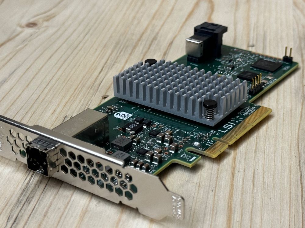 LSI Broadcom SAS 9300-4i4e Interface Cards/Adapter Internal (Gebraucht ...