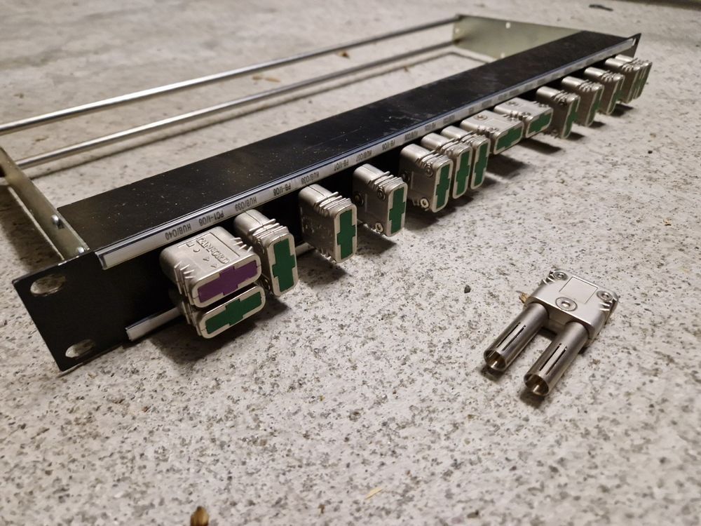 MUSA zum Routen von SDI Signalen + 16 Brückenstecker | Kaufen auf Ricardo