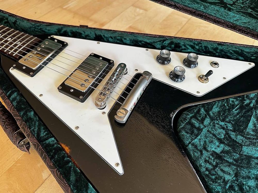 Maybach Jetwing Velvet Black Aged Flying V Gitarre (Neu (gemäss ...