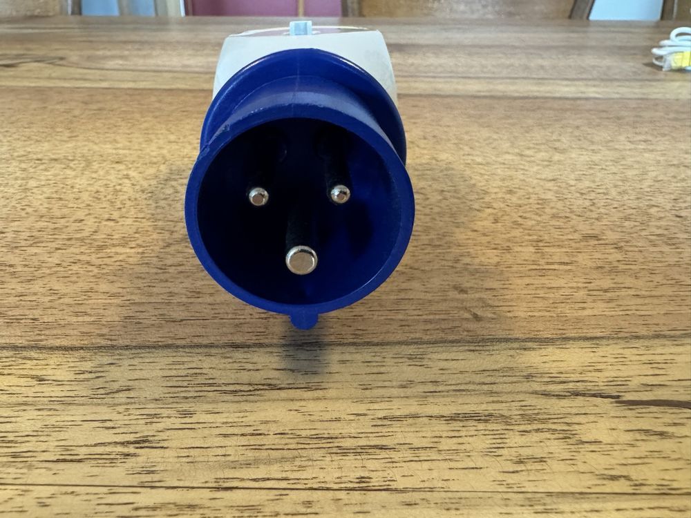 Verkaufe Adapter von CEE (blau, 230 V) auf CEI 23-50 (Typ L) (Gebraucht) in Sursee für CHF 10 ...