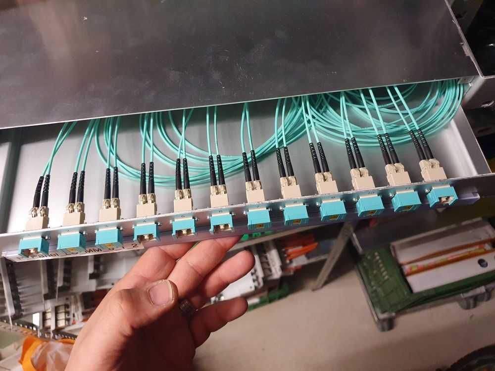 LWL Patch-Panel 19" 19Zoll 2x12 Port bestück (Gebraucht) in Zürich für ...