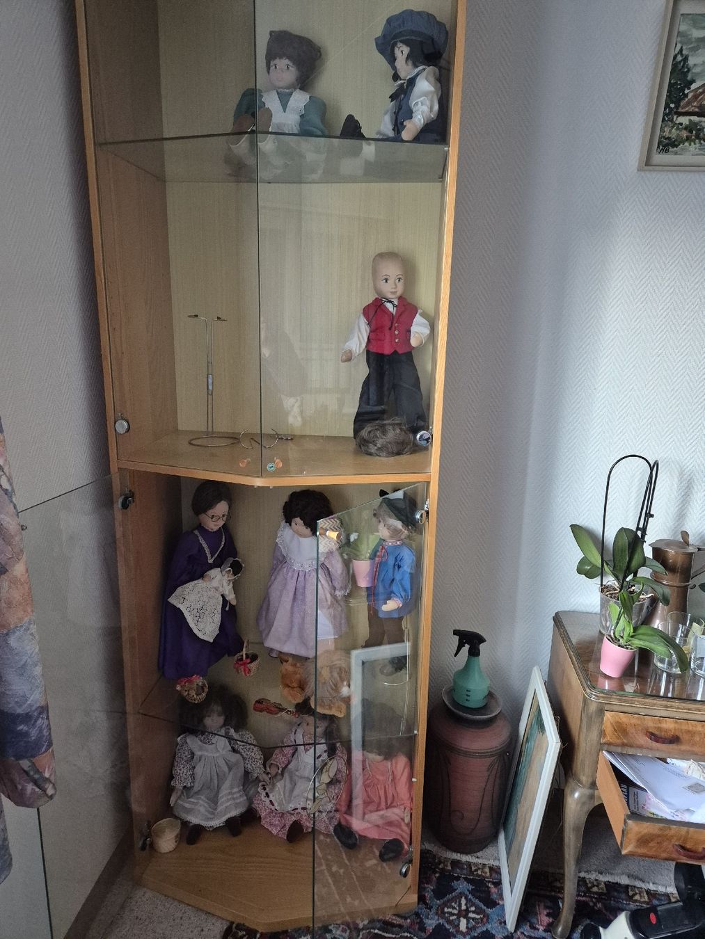 Vitrine mit Glastüren nur bis 4. Juli (Gebraucht) in Läufelfingen für CHF 1 – nur Abholung auf ...