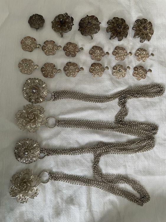 Trachtenschmuck (Gebraucht) in Matten b. Interl für CHF 900 – mit Lieferung auf Ricardo kaufen