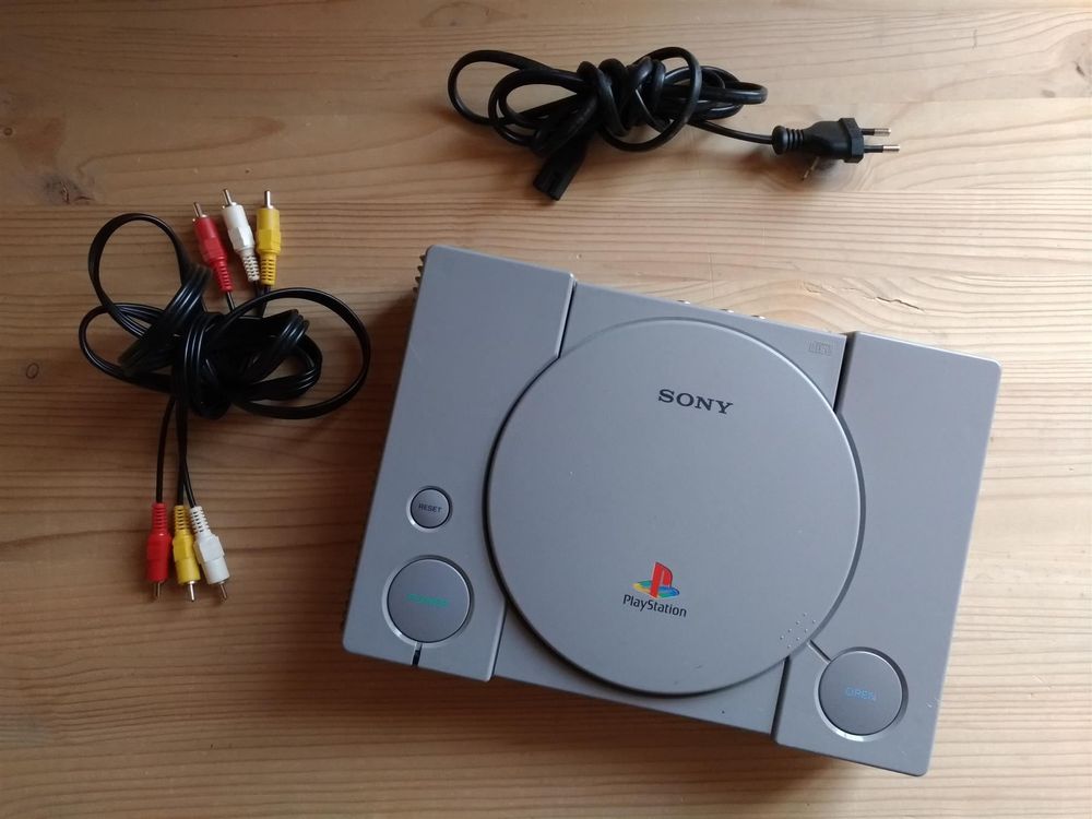 Sony Playstation 1 SCPH-1002 mit Zubehör (Defekt) in Welschenrohr für CHF 19 – mit Lieferung auf ...