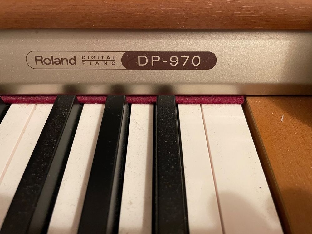 E-Piano Roland DP-970 mit Stuhl (Gebraucht) in für CHF 500 – nur Abholung auf Ricardo kaufen