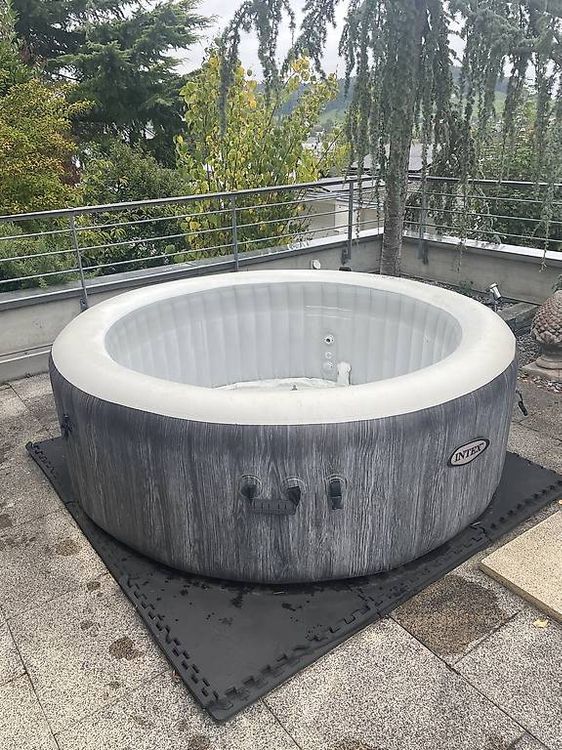 Pool (aufblasbar) ca.200 cm Durchmesser für 4 Personen (Gebraucht) in ...