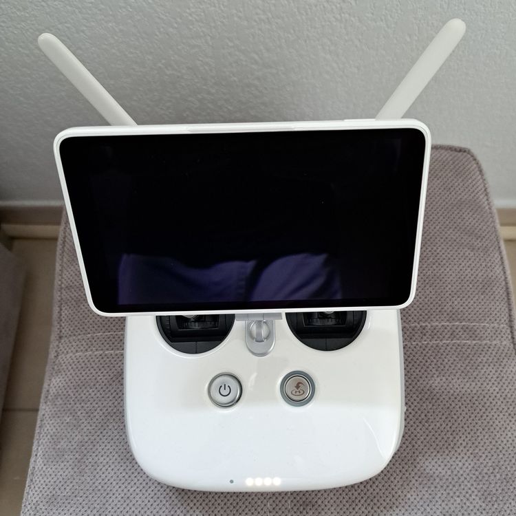 DJI Phantom 4 Pro v2.0 - Radiocommande DJI GL300K (Gebraucht) in für ...