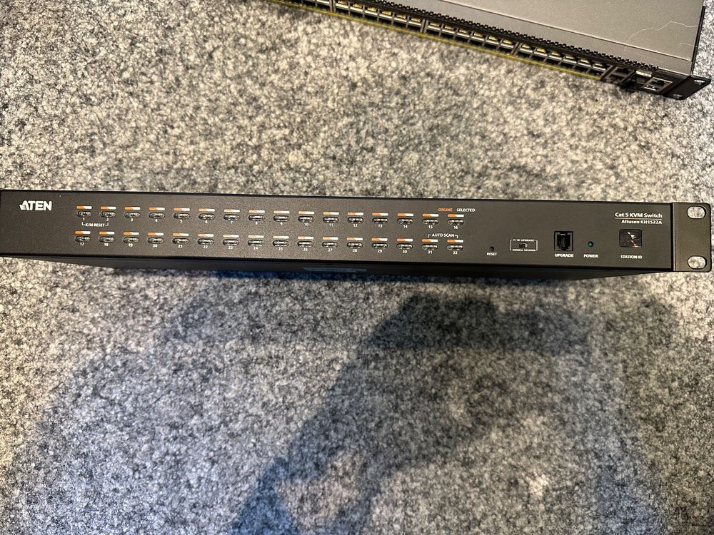 ATEN Cat 5 KVM Switch Altusen KH1532A (Gebraucht) in Bennau für CHF 1 – mit Lieferung auf ...
