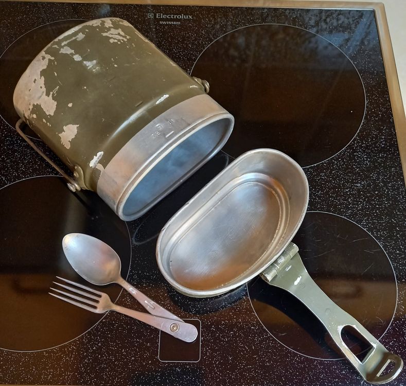 Original GAMELLE mit ESS-BESTECK, von Schweizer Armee (Gebraucht) in Marbach LU für CHF 18 – mit ...