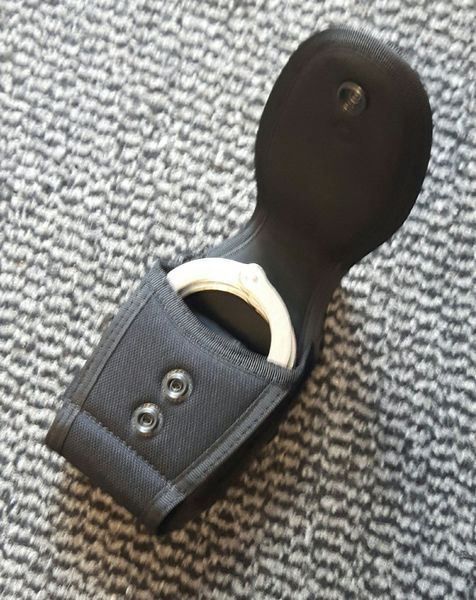 Neues Handschellen Holster Dienstholster (Neu (gemäss Beschreibung)) in ...
