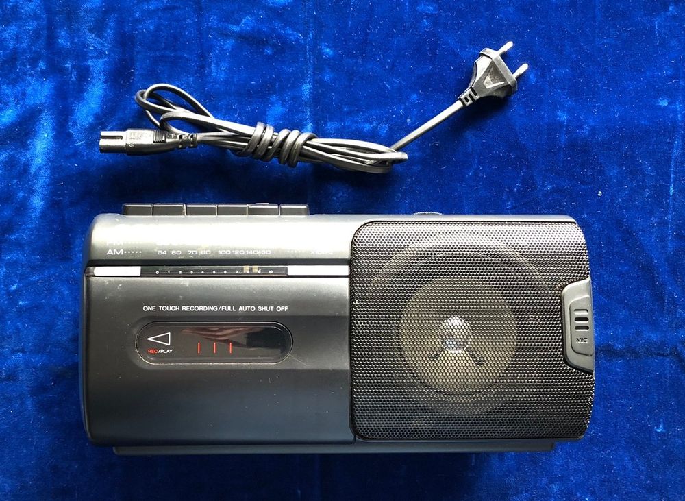 Sony AM/FM Cassette Radio CFM-10 - funktioniert (Defekt) in für CHF 10 ...