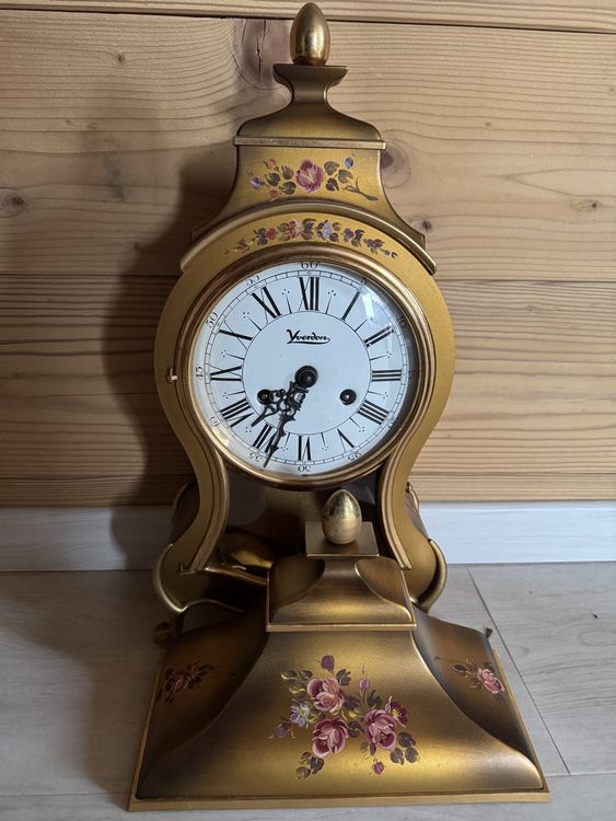 Pendule Yverdon dorée, décorée de roses, vintage. | Kaufen auf Ricardo