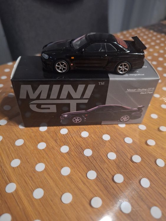 Mini GT #570 Nissan Skyline GT-R Black Pearl (Neu und originalverpackt ...