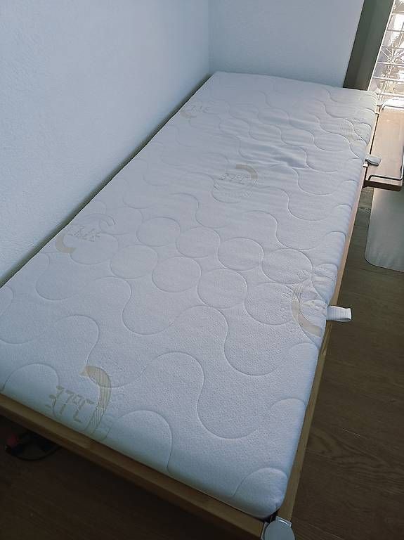 Lit enfant 90cm x 200cm bois massif One-room Pfister (Gebraucht) in ...
