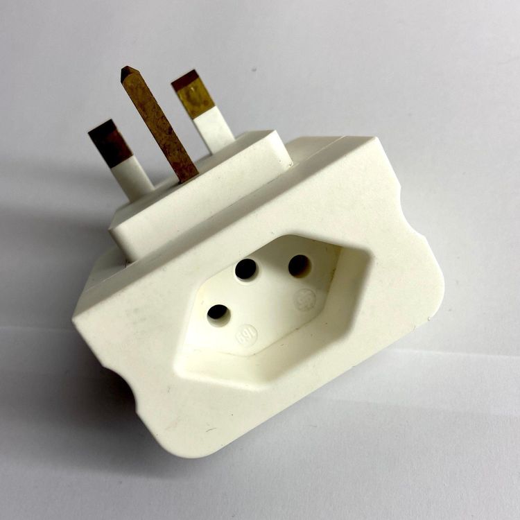 Stecker Reise-Adapter CH zu GB | Kaufen auf Ricardo