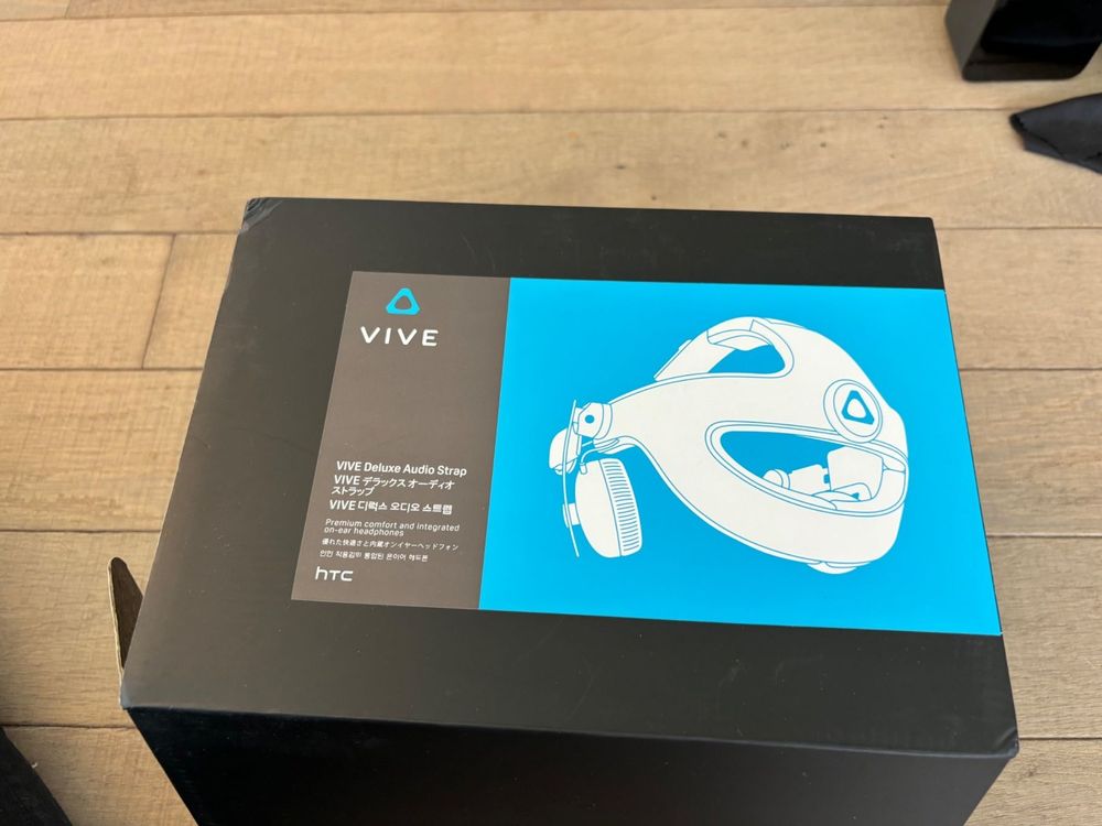HTC Vive VR-Brille, Set mit Vive Deluxe Zubehör Headset (Gebraucht) in ...