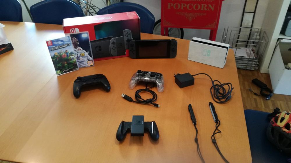 Nintendo Switch Generation 2 mit viel Zubehör (Gebraucht) in Reinach BL ...