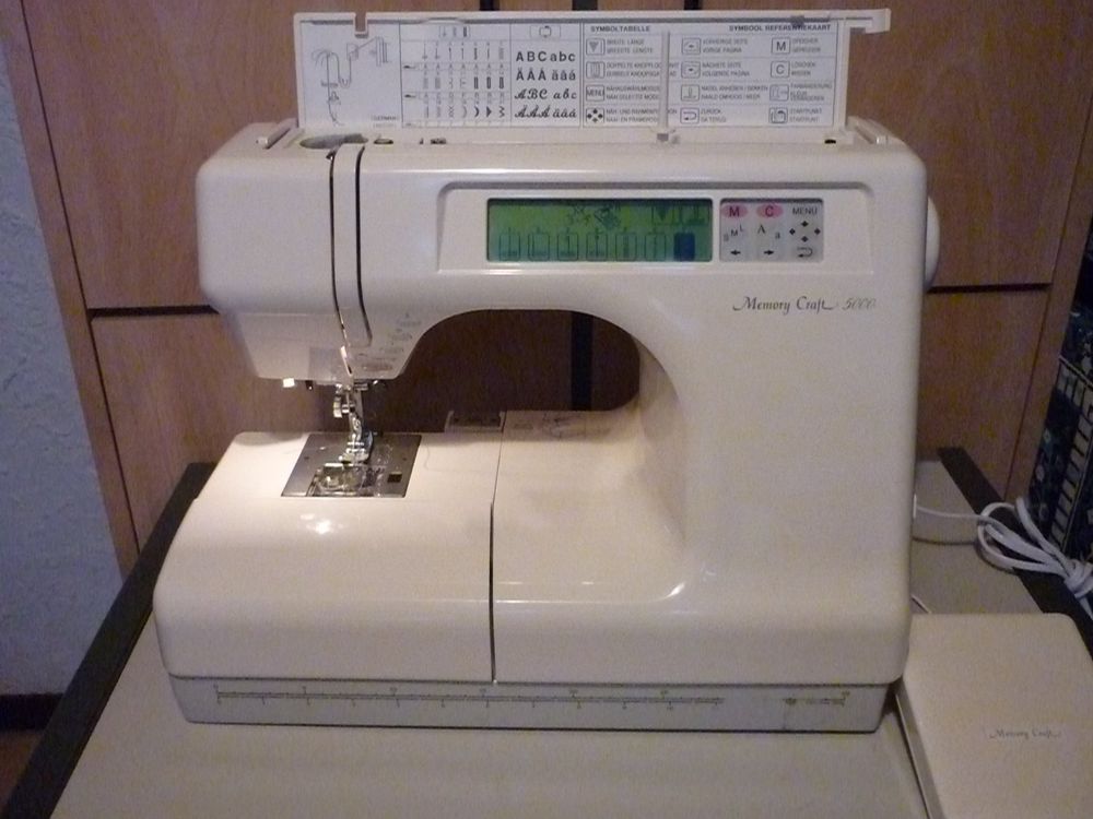 Janome Memory Craft 5000 Stickerei-Nähmaschine sehr schön (Gebraucht ...
