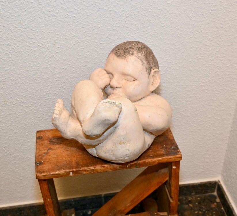 VINTAGE Terracotta BABY Skulptur L = 30cm unten gemarkt (Gebraucht) in ...