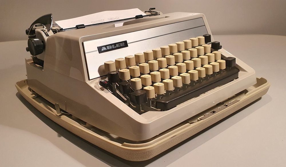 ADLER Gabriele 25 Schreibmaschine 70er Jahre (Gebraucht) in Wil SG für ...
