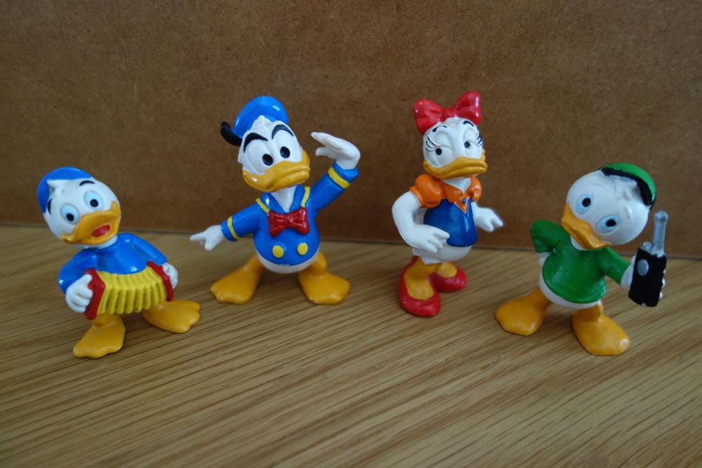 4 Disney Figuren, Donald, Daisy Duck, Bully 80er (Gebraucht) in Wil SG für CHF 25 – mit ...