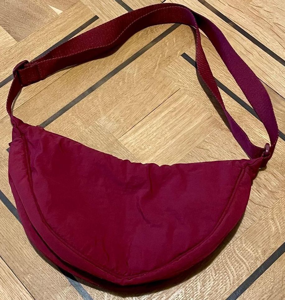Uniqlo Mini Round Shoulder Bag – Crossbody – Rot - neuwertig (Neu ...