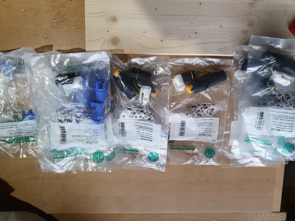 Neutrik Powercon/Truecon 14 Stück (Neu und originalverpackt) in Langnau ...