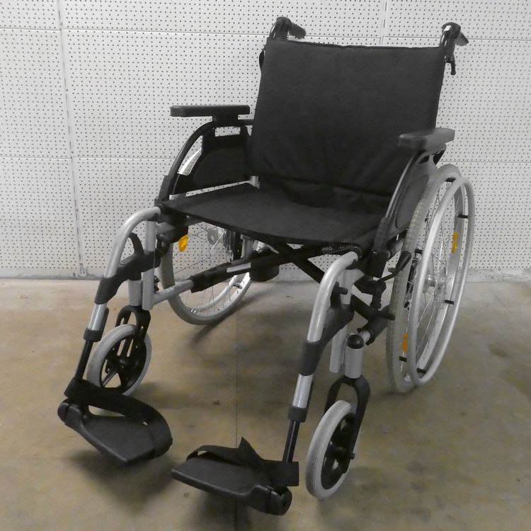 Rollstuhl Breezy, SB 53 cm, Zusatzbremsen, nur CHF 239 (Gebraucht) in Lengnau für CHF 239 – mit ...