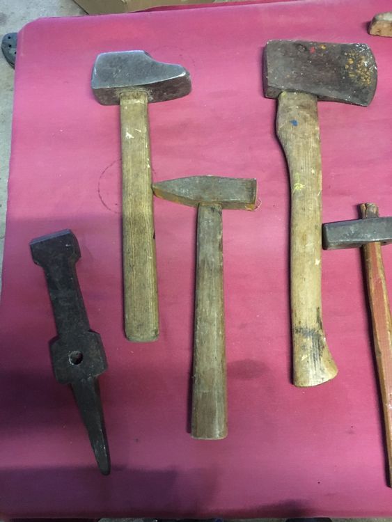 Lot d’outils ancien défectueux (Gebraucht) in Les Bayards für CHF 16 ...