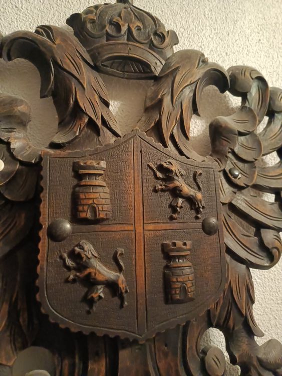 Arte Heráldica - Brasão Medieval em Madeira Entalhada, Vazad (Gebraucht ...