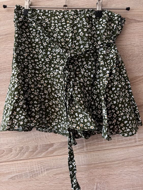 Jupe short verte fleurie (Neuf (Voir description)) à Montreux pour CHF ...