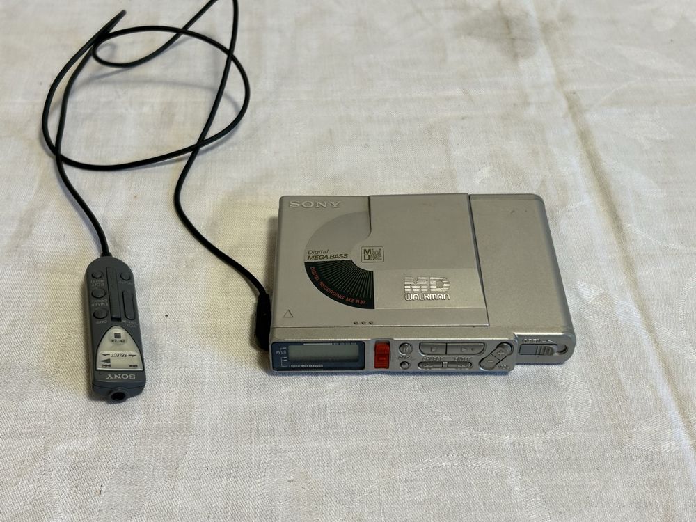 Lecteur enregistreur Sony MZ-R37 MD Walkman (Gebraucht) in Geneve für CHF 31 – mit Lieferung auf ...