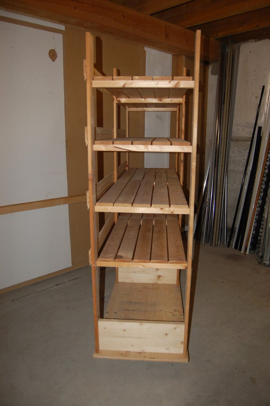 Regal auf Rädern aus Holz, für Keller, Garage, Bastelraum (Gebraucht ...
