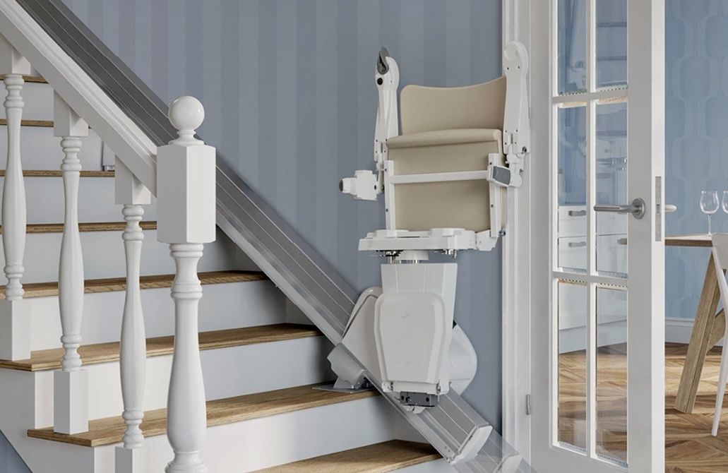 Treppenlift gerade Treppe – Solaris T565 – Baujahr 2021 (Gebraucht) in ...