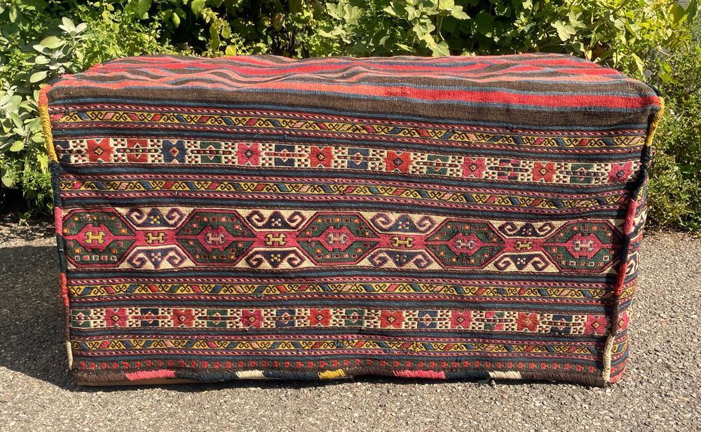ANTIQUE SHAHSAVAN MAFRASH 19e. s. (D'occasion) à Versoix pour CHF 250 ...