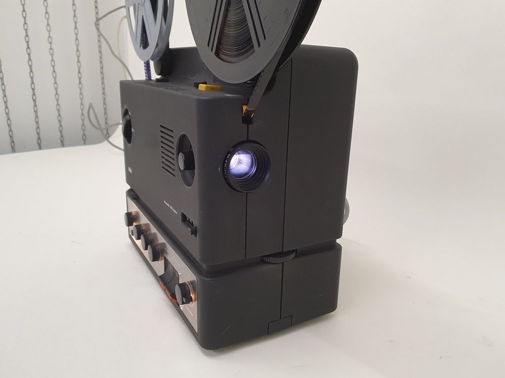 Legende: Super-8 Filmprojektor BRAUN VISACUSTIC 1000 STEREO (Defekt) in Aegerten für CHF 49.9 ...