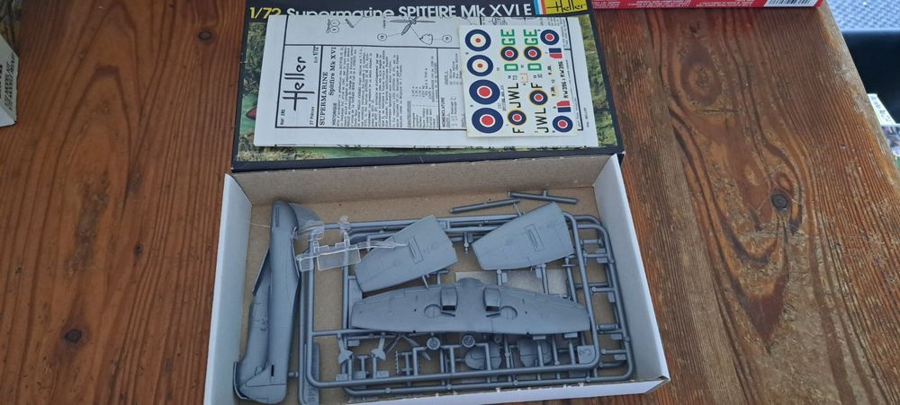 Spitfire Mk XVI E 1/72 heller 282 | Kaufen auf Ricardo