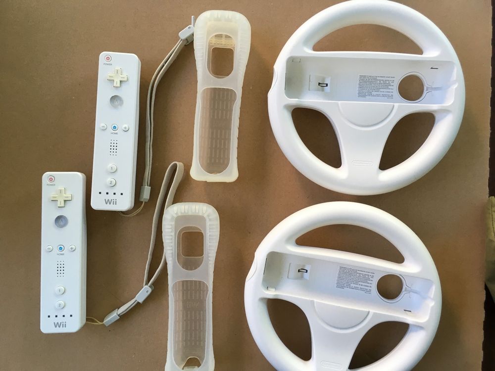 2x original Nintendo Wii Controller + Steuerrad / Wheels (Gebraucht) in ...
