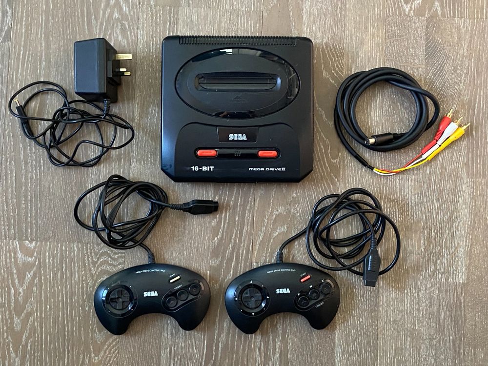Sega Mega Drive 2 Console + 2 Controllers Pad | Kaufen auf Ricardo