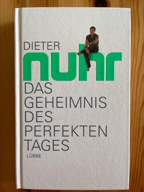 Buch "Dieter Nuhr - Das Geheimnis des perfekten Tages" | Kaufen auf Ricardo