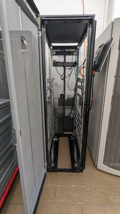 NetApp Server Rack | Kaufen auf Ricardo