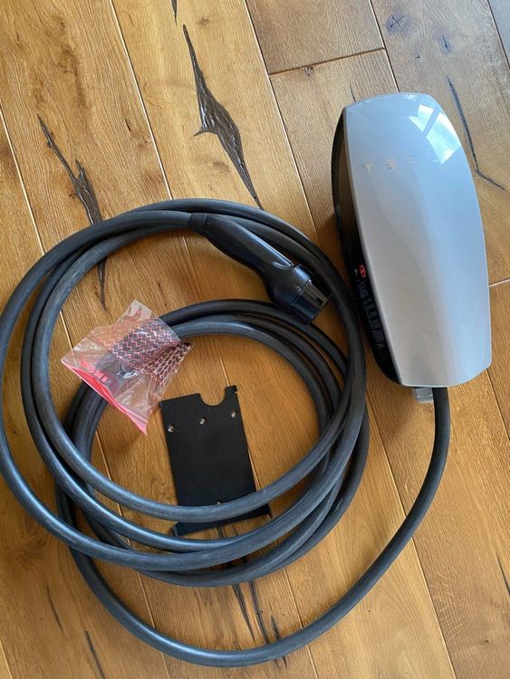 Tesla Wall Connector Gen 2 (Gebraucht) in Oberiberg für CHF 155 – mit ...