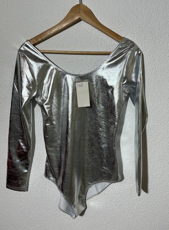 Schöner silbriger Body Gr.M (Neu und originalverpackt) in Oberegg für CHF 9.9 – mit Lieferung ...