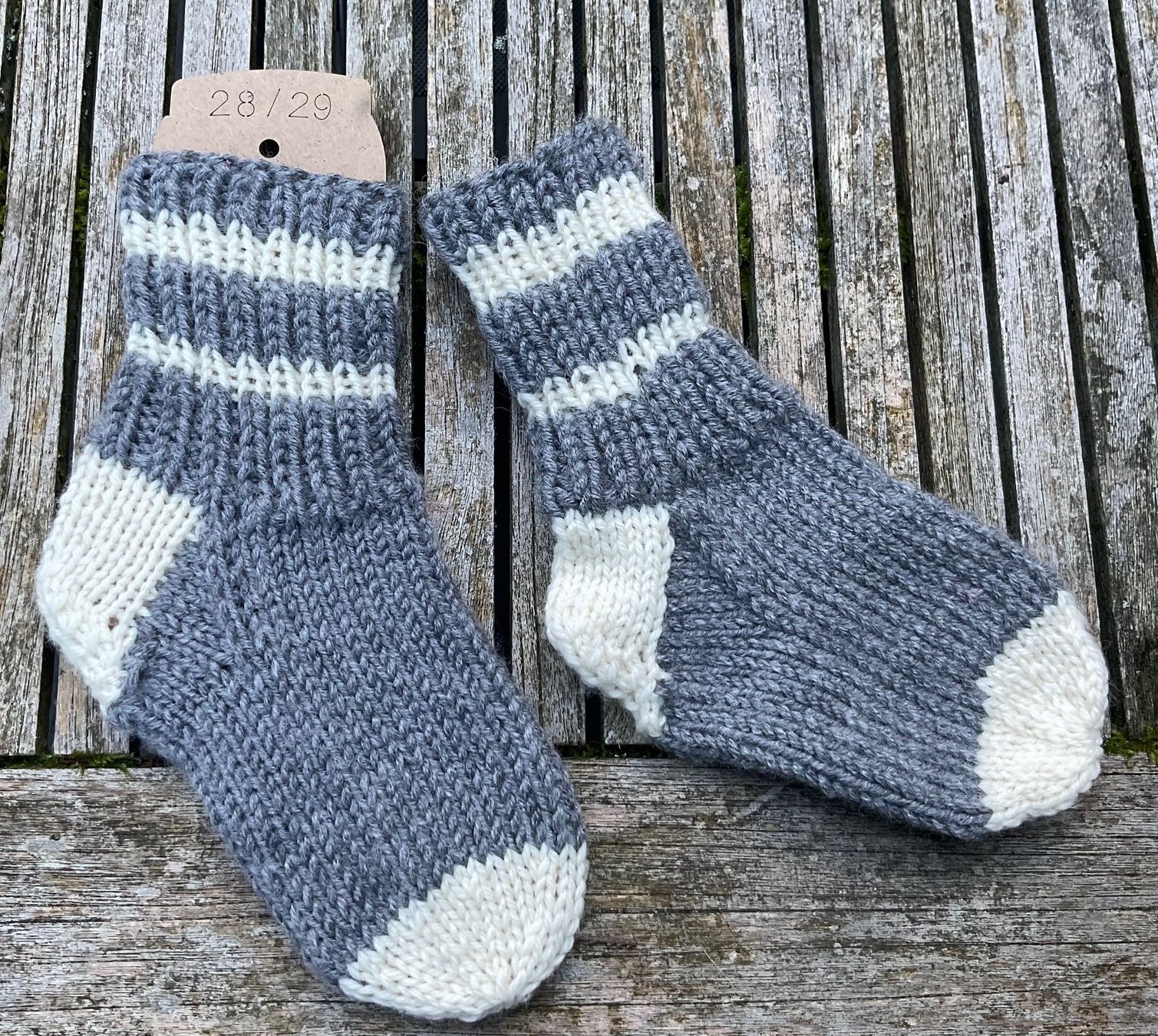 Graue Kindersocken 👶 mit weiss - ab ca. 4 Jahre - NEU (Neu (gemäss Beschreibung)) in Krauchthal ...