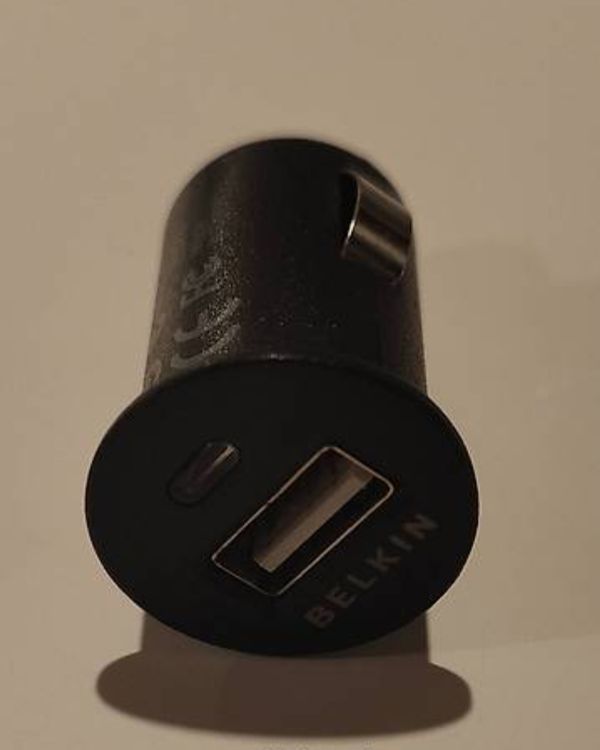 Belkin Micro Auto Charger (Gebraucht) in Penthalaz für CHF 3.5 – mit ...