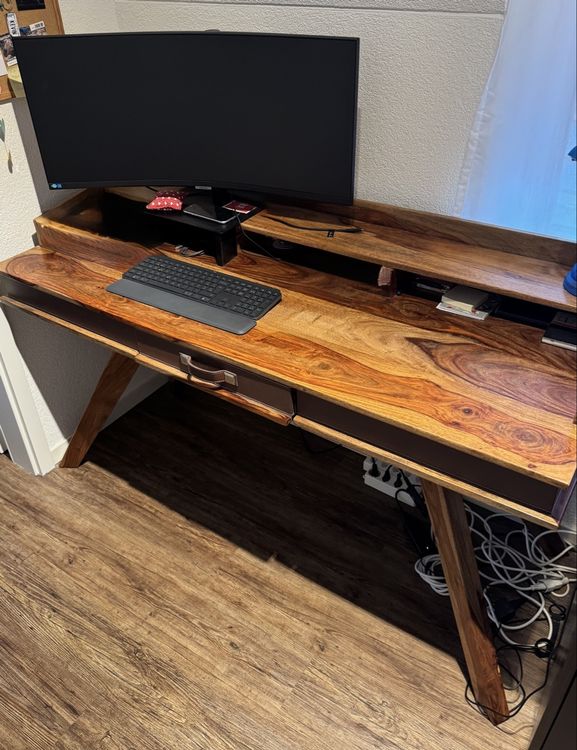 Massiver Holzschreibtisch - Einzigartiges Design! (Gebraucht) in Wichtrach für CHF 99 – nur ...