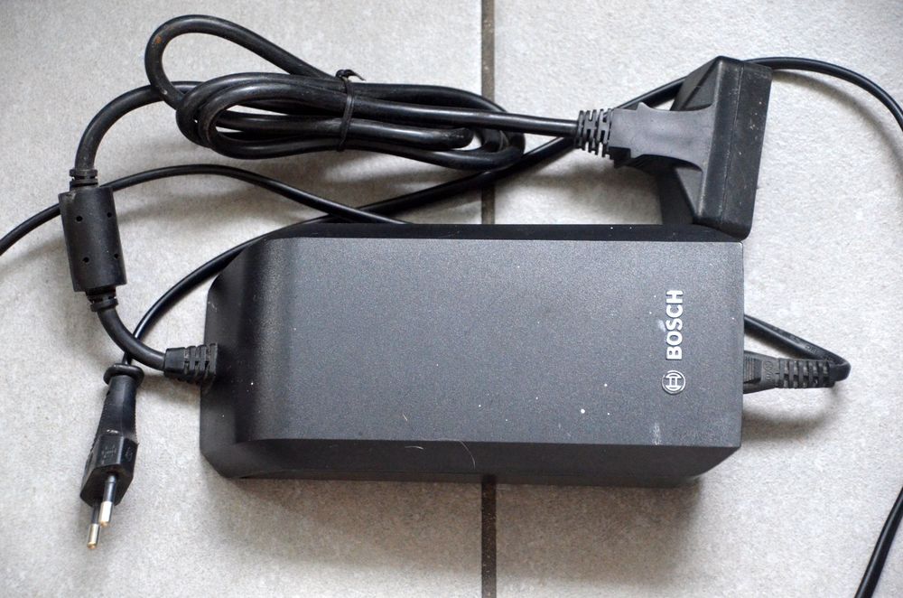 Bosch e-bike 36-4/230 Bosch e-bike Ladegerät / chargeur (Gebraucht) in Collonges für CHF 50 ...